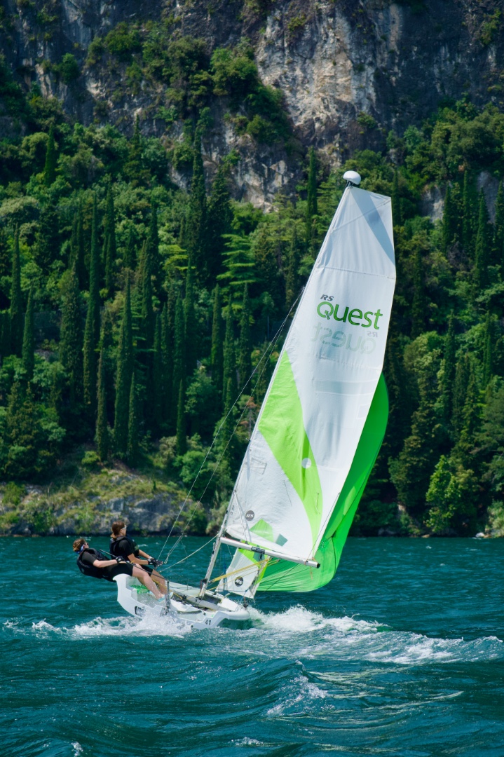 Corso di Vela sul Lago di Garda con RS Quest – Impara a Navigare da ...