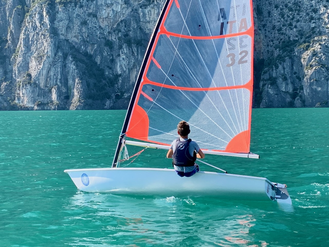 Lezione di Vela su Barca Singola a Livello Avanzato - Campione Univela
